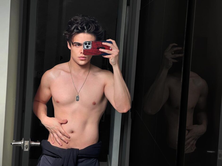 Andrés Navy – Shirtless Celebs