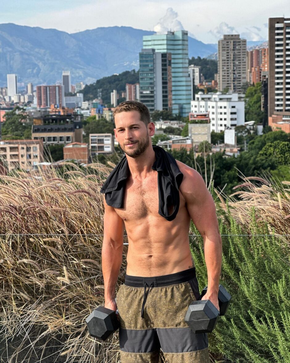 Max Emerson – Shirtless Celebs