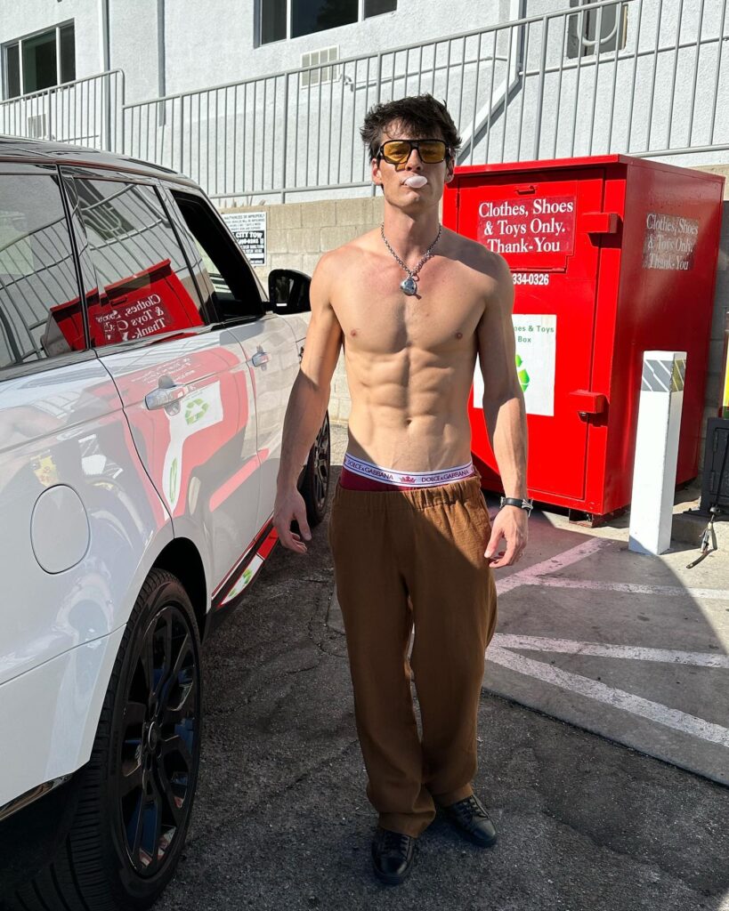 Gabriel Jayne – Shirtless Celebs
