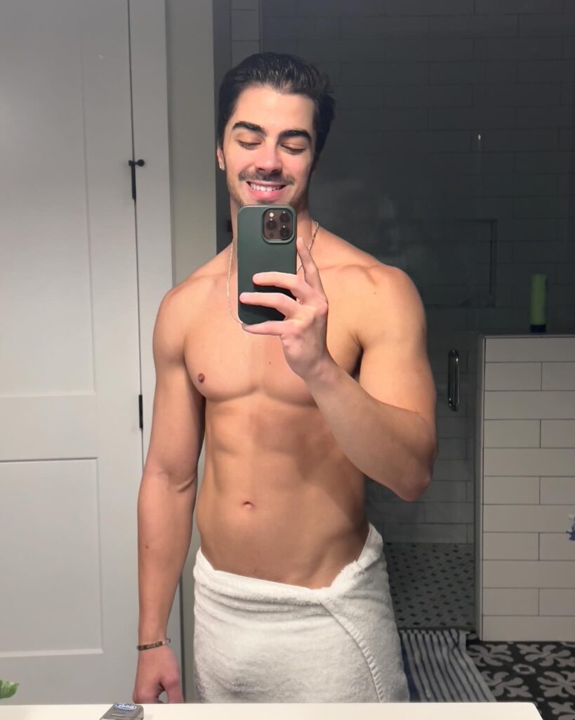 Gabriel Drummond – Shirtless Music Celebs