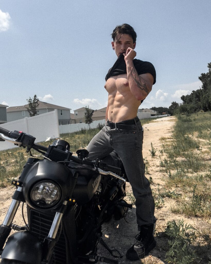 Chase Stobbe – Shirtless Celebs