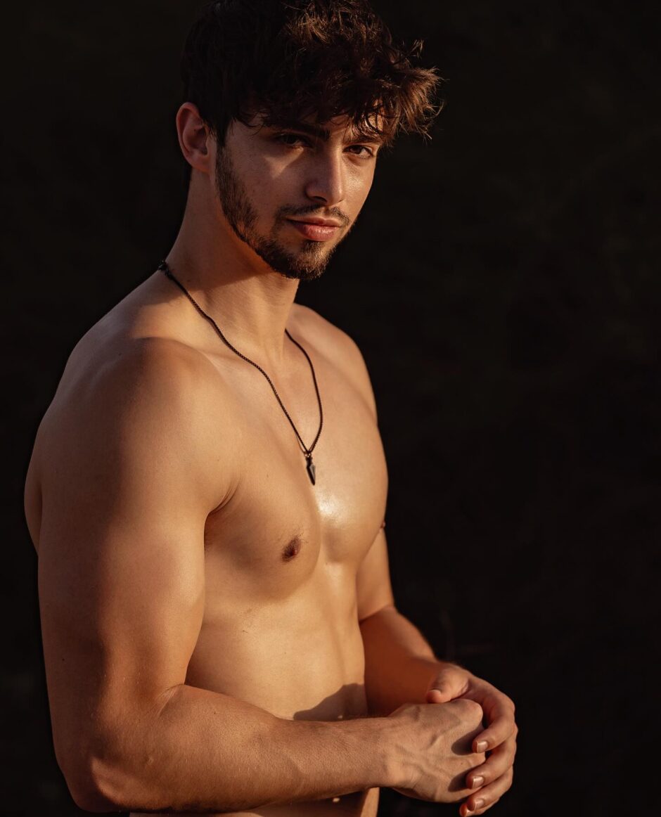 Ron Levi – Shirtless Celebs