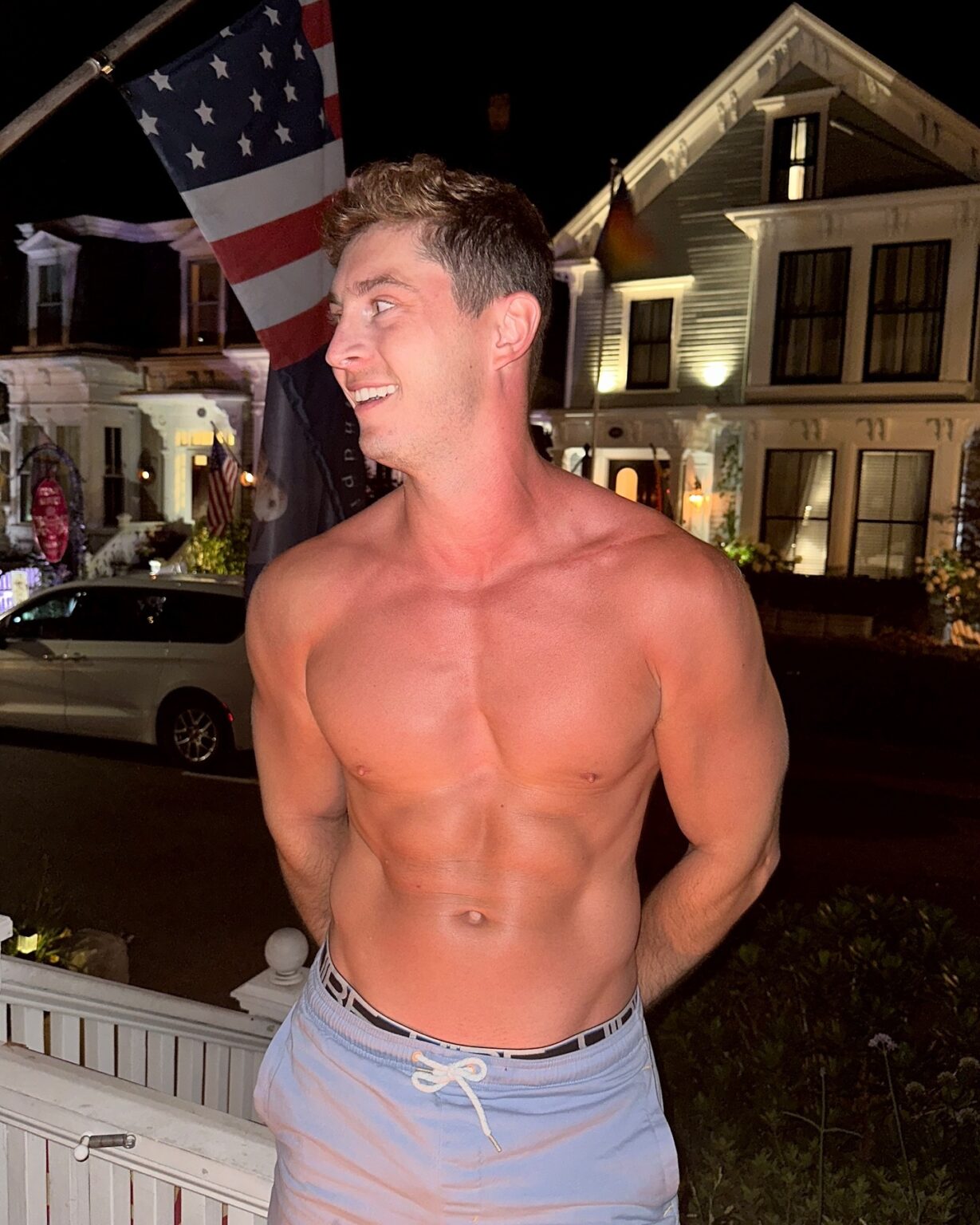 Connor Gowland – Shirtless Celebs