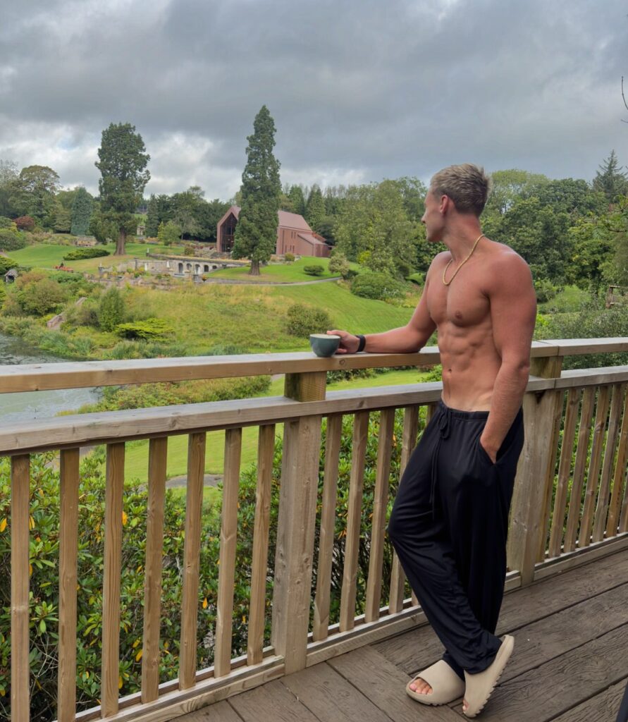 Max Wyatt – Shirtless Celebs