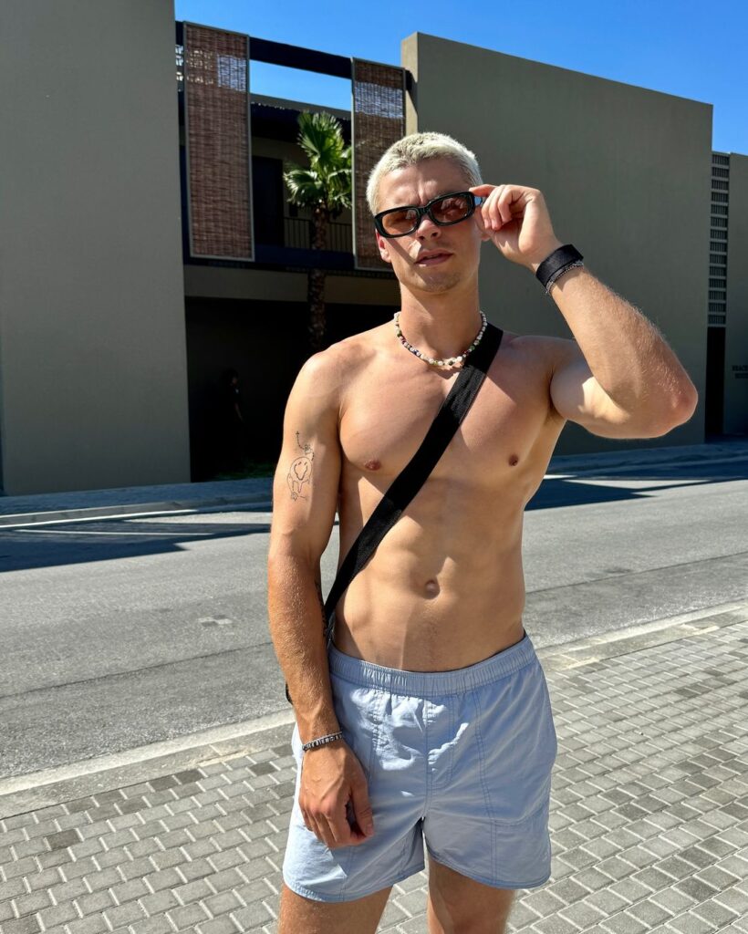 Alec Ohlaker – Shirtless Celebs