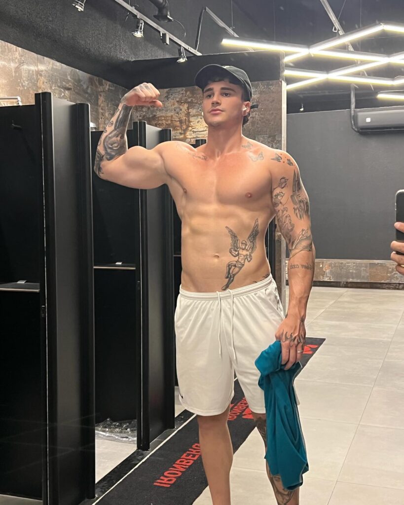 Alex Mapeli – Shirtless Celebs