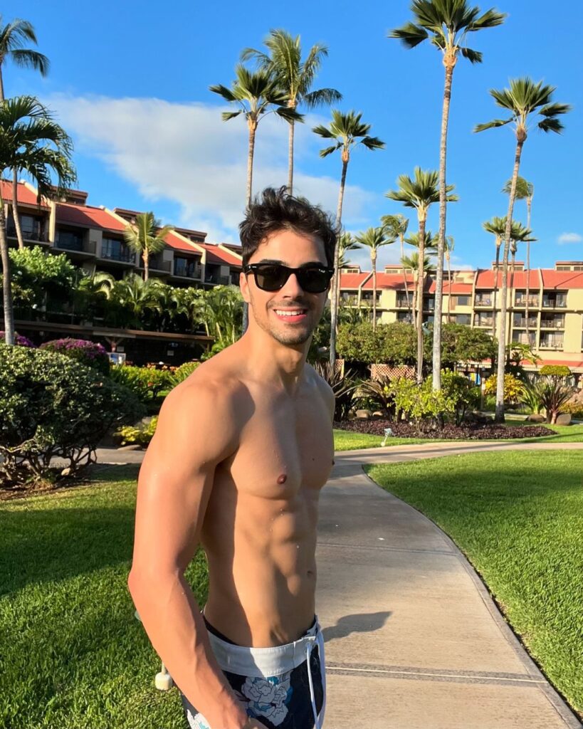 Gabriel Drummond – Shirtless Celebs