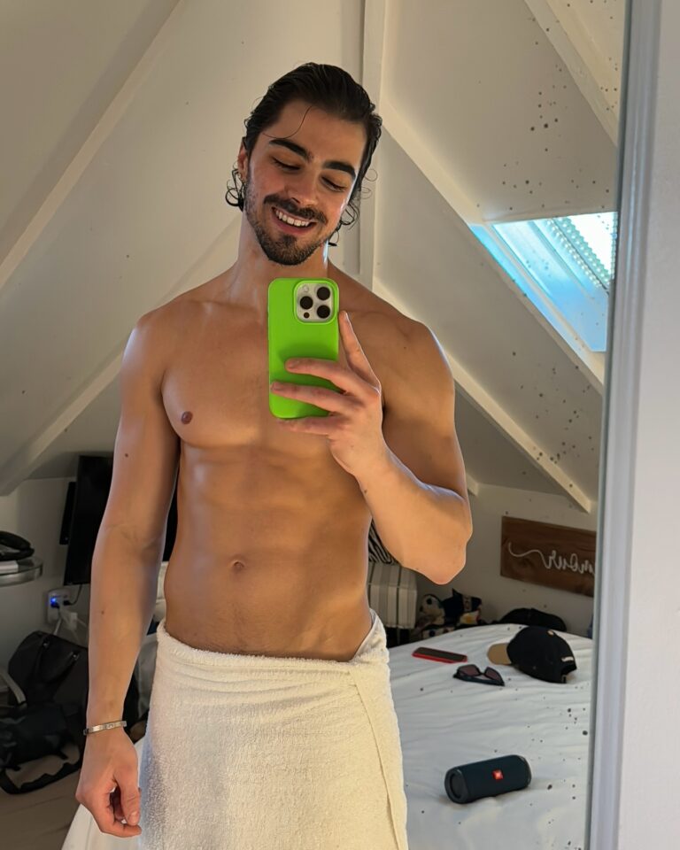 Gabriel Drummond – Shirtless Music Celebs