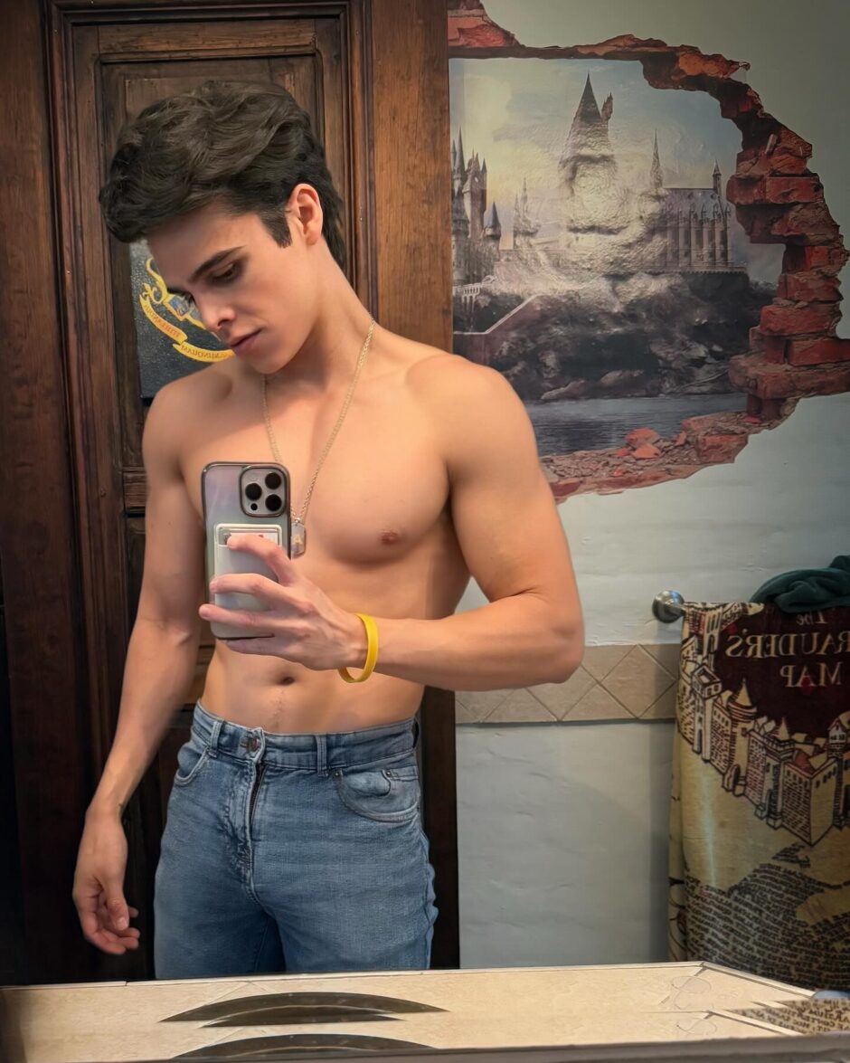 Andrés Navy – Shirtless Music Celebs