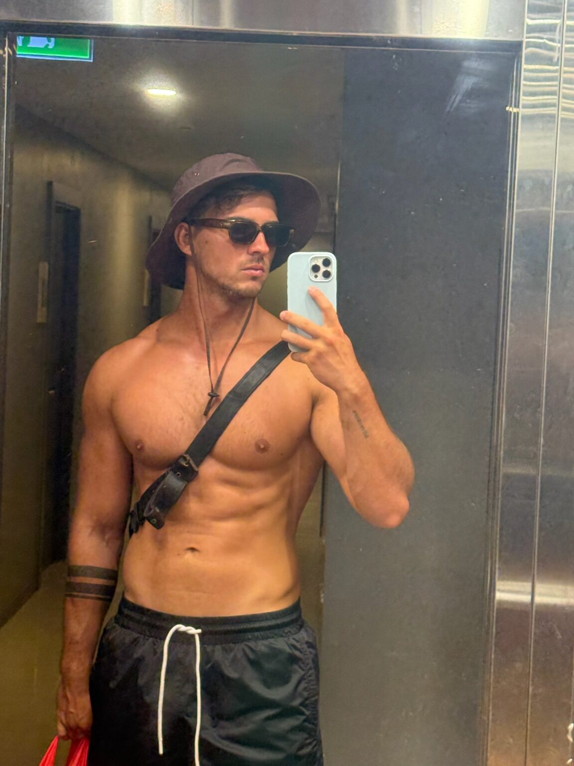 Richard Heinze – Shirtless Music Celebs