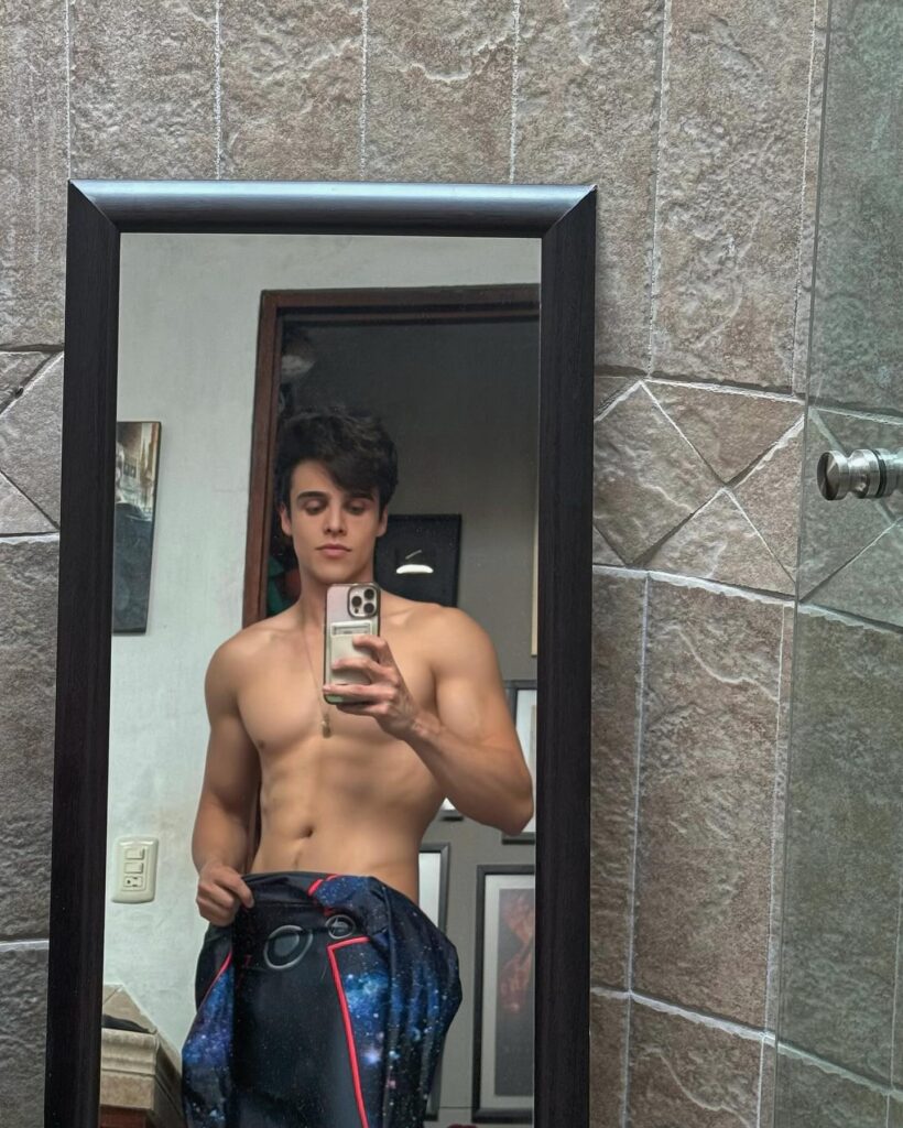 Andrés Navy – Shirtless Music Celebs