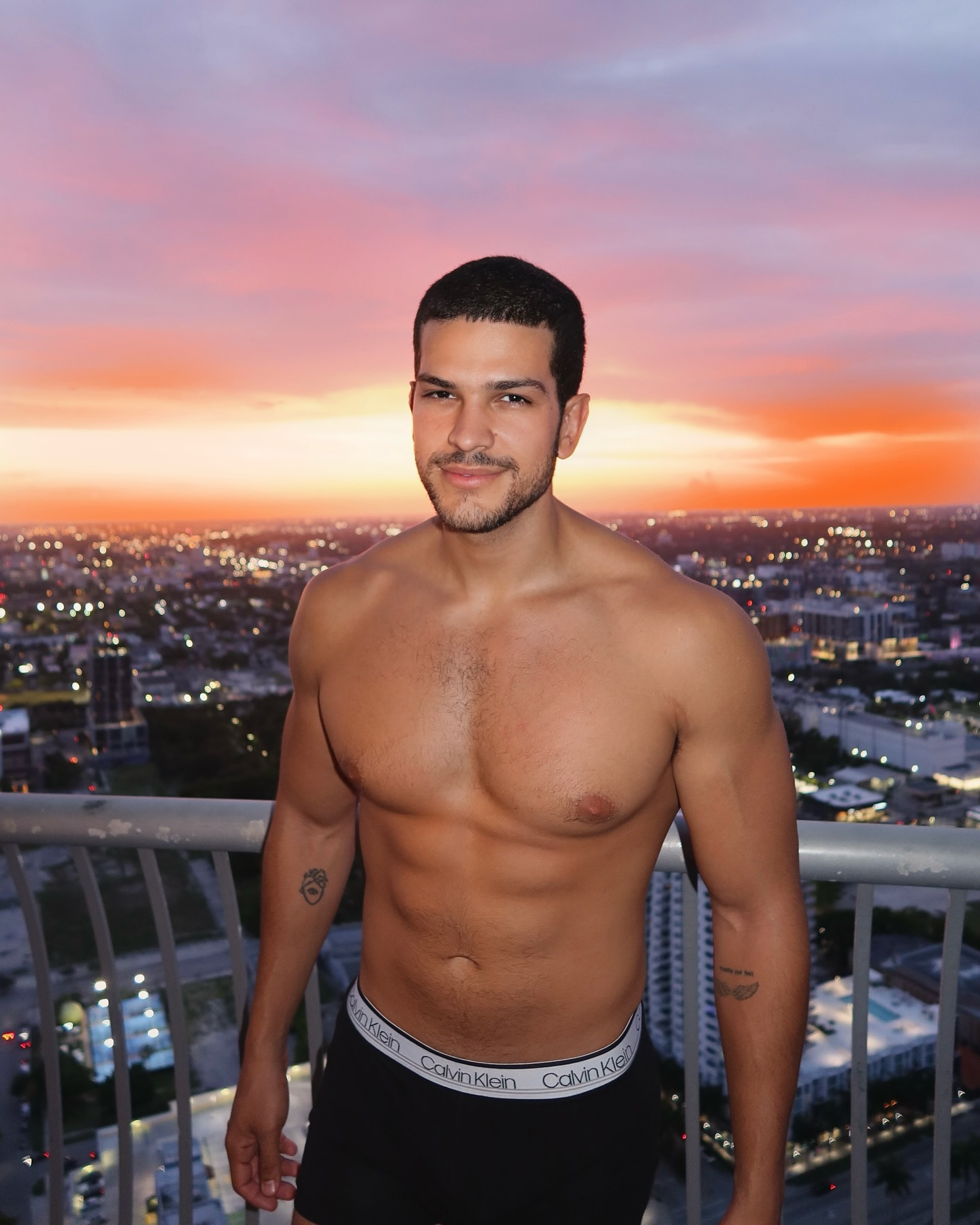 Bernardo Flores – Shirtless Celebs