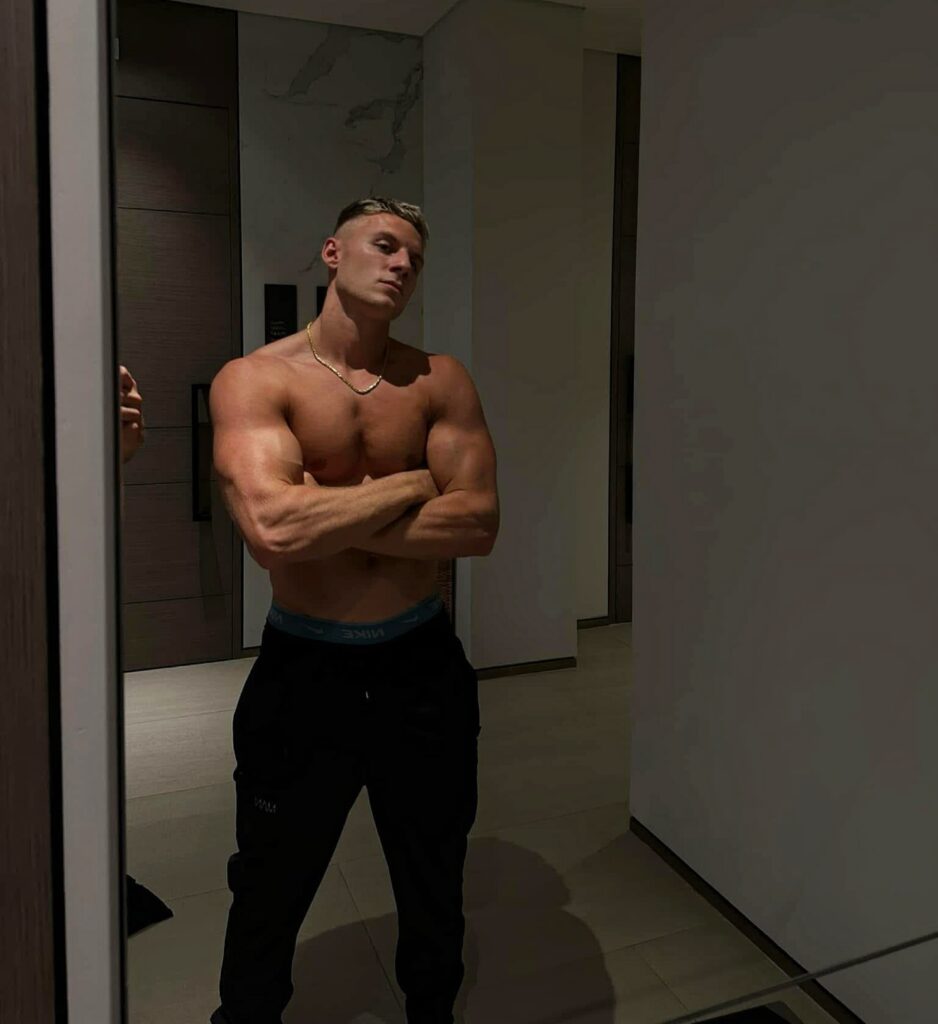 Max Wyatt – Shirtless Celebs