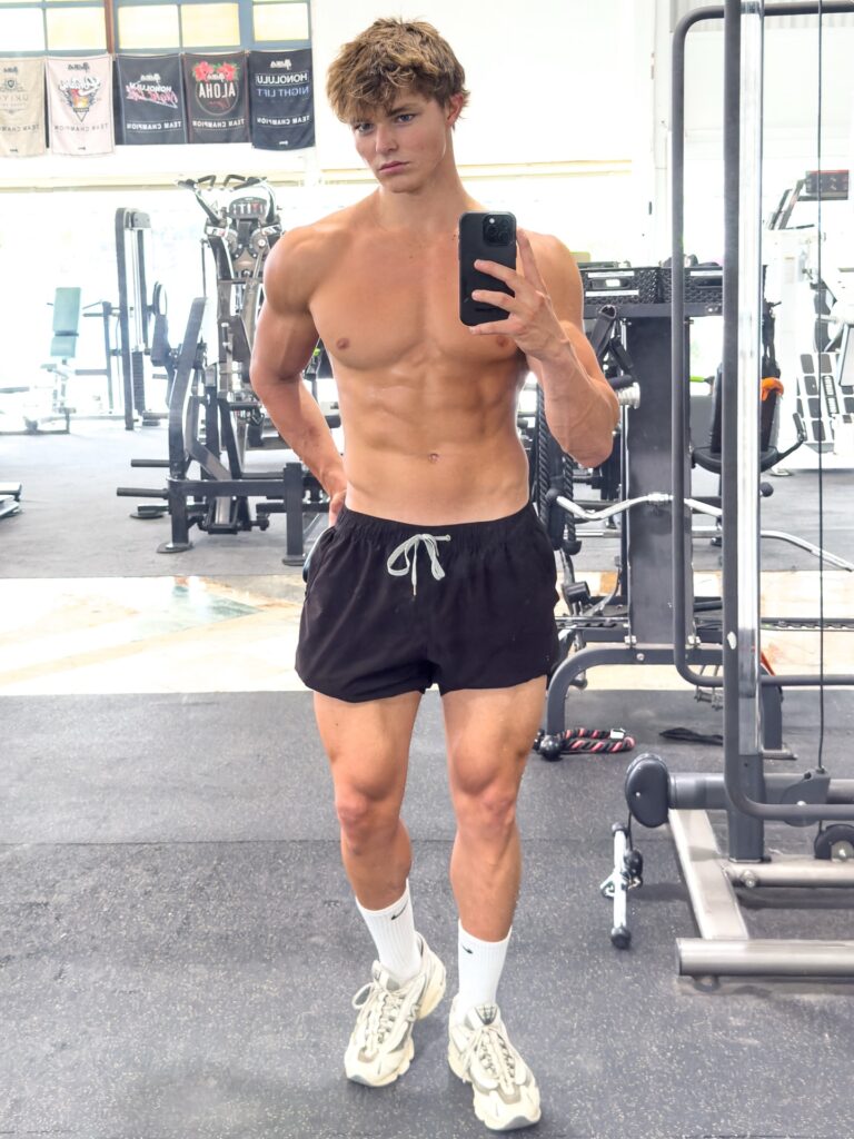 Lachlan McDermott – Shirtless Celebs