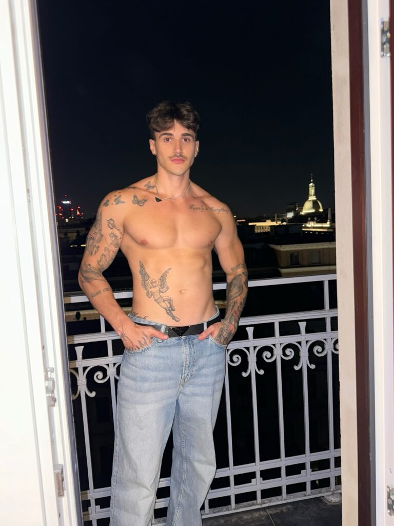 Alex Mapeli – Shirtless Celebs