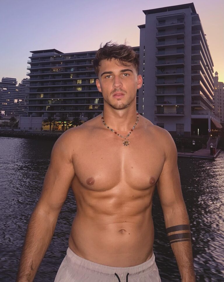 Richard Heinze – Shirtless Celebs