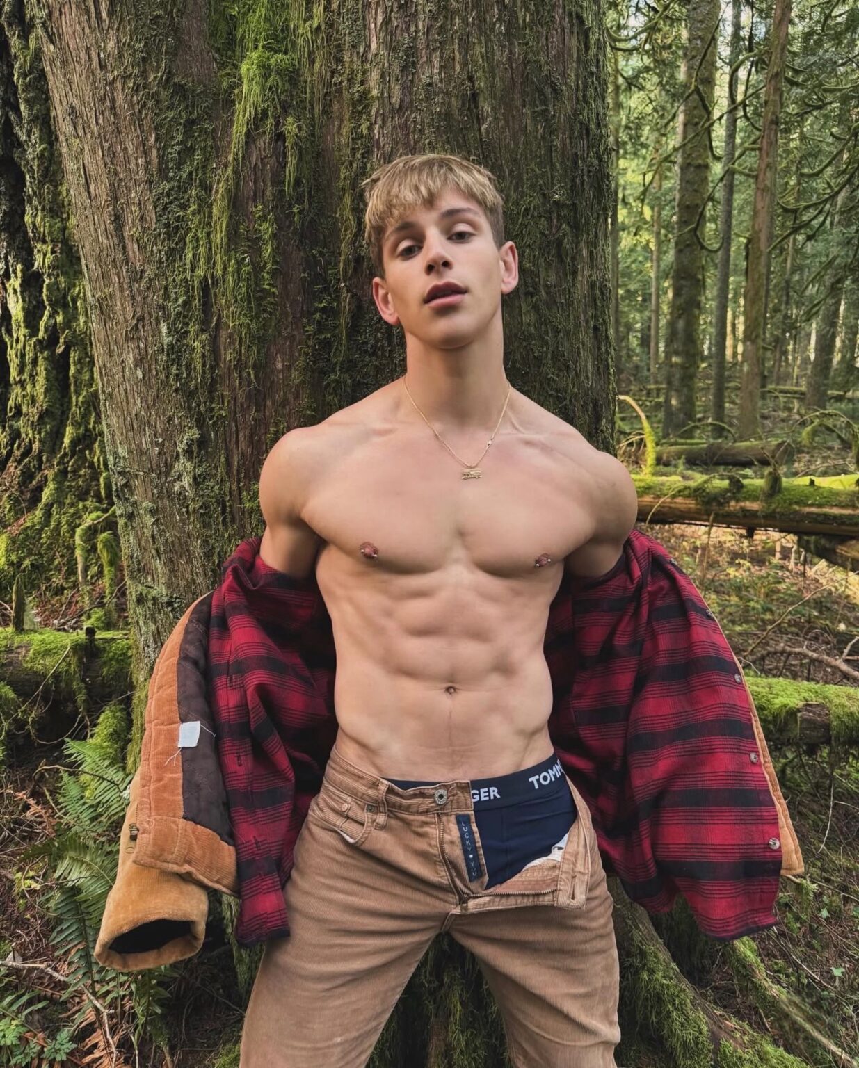 Reno Gold – Shirtless Celebs