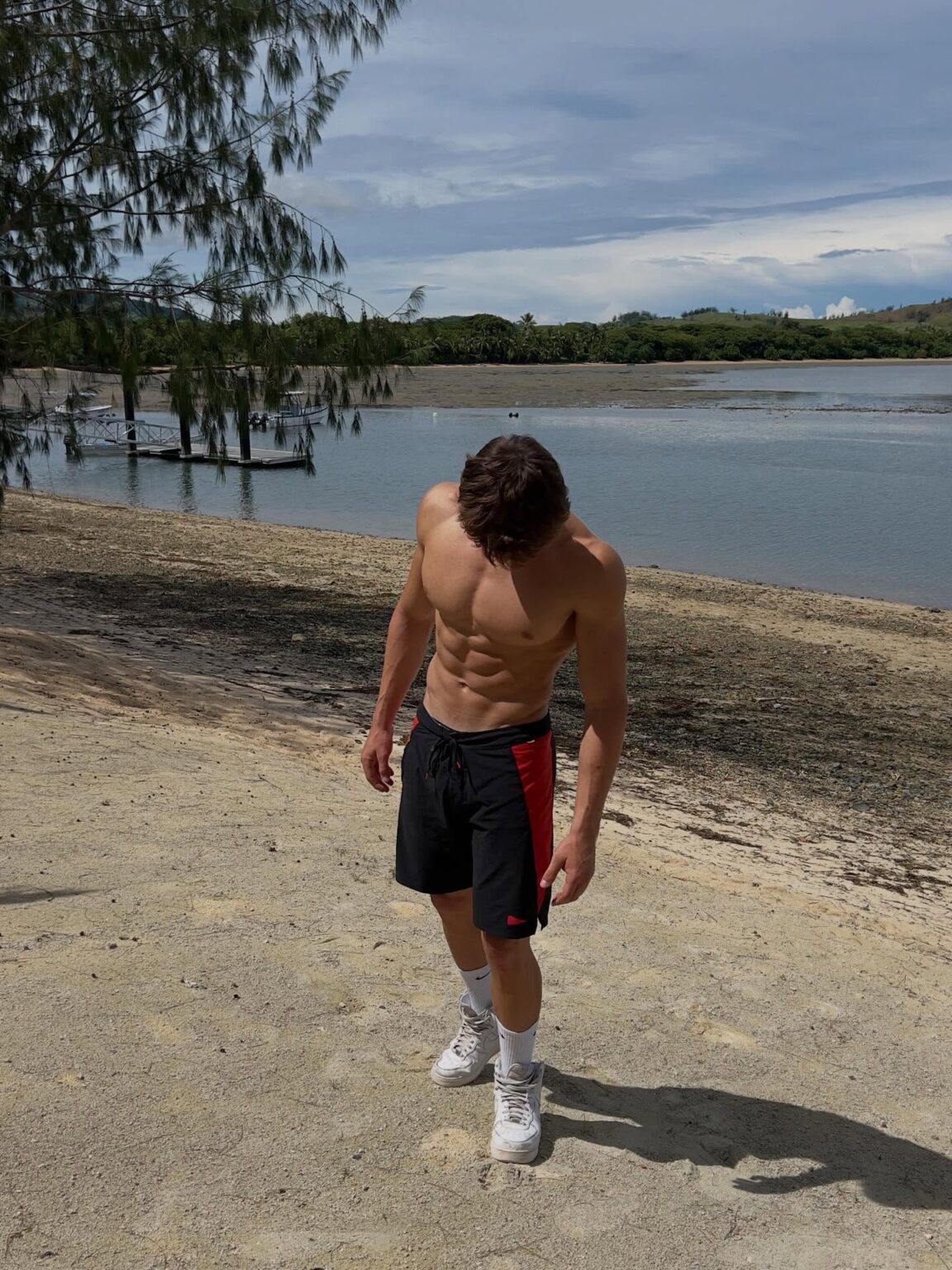 Lachlan McDermott – Shirtless Celebs