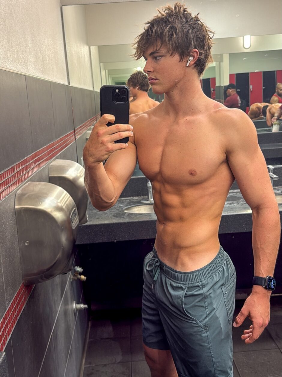 Lachlan McDermott – Shirtless Celebs